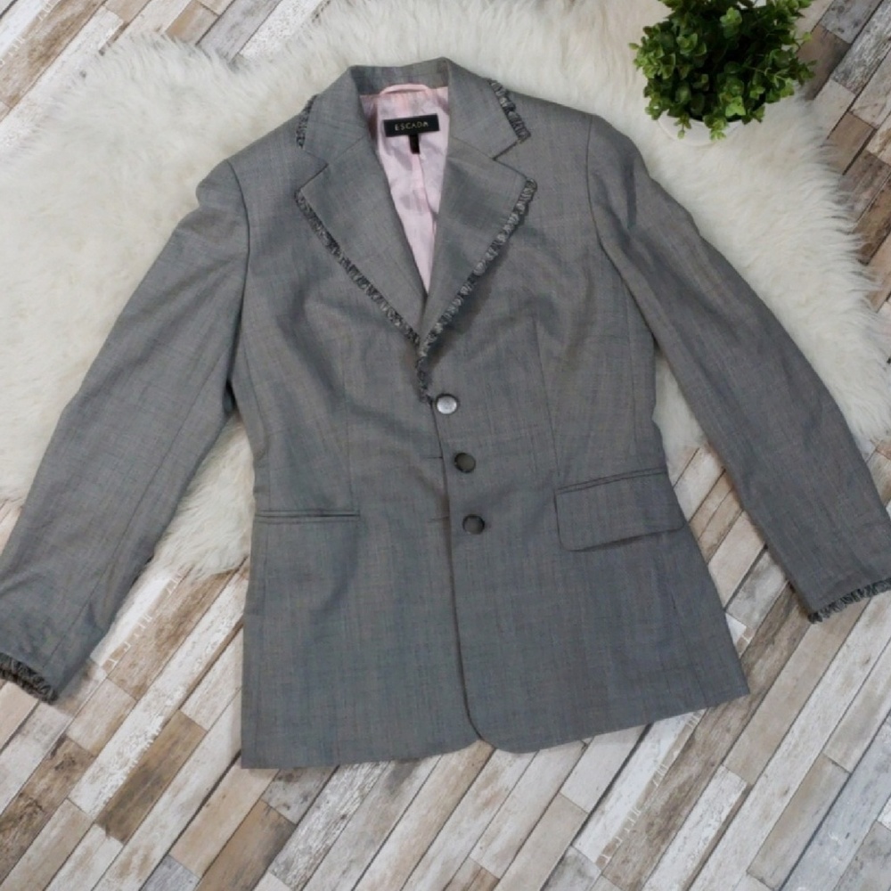 Escada Gray And Pink Wool Frayed Detail Blazer - Gem